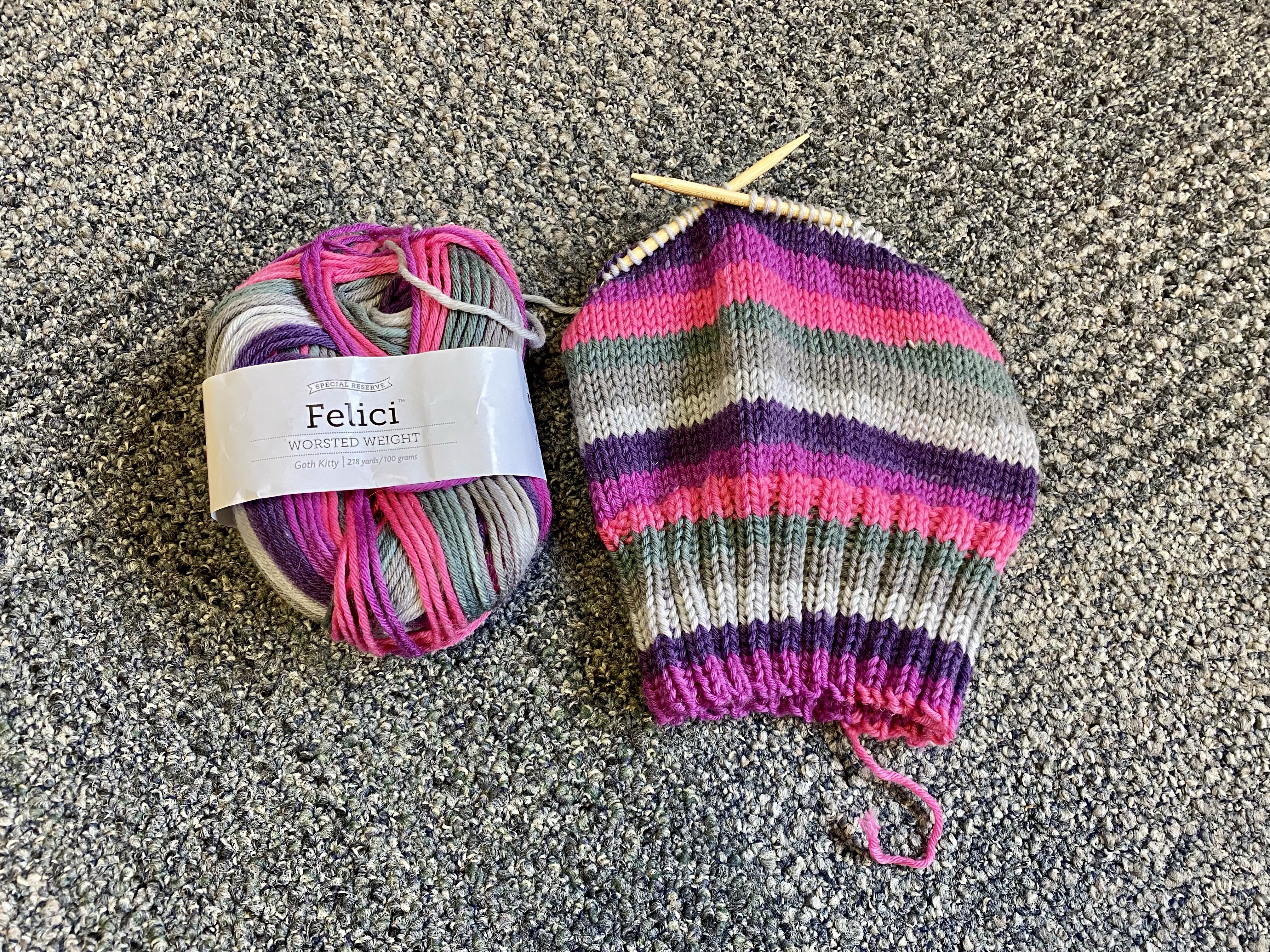 Cast On: Goth Kitty Worsted Hat | My Tangled Yarn Knitting Adventures